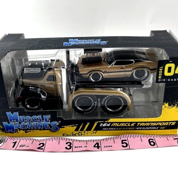 Maisto | Toys | Maisto Muscle Machines Transport 953 B61 Flatbed With ...